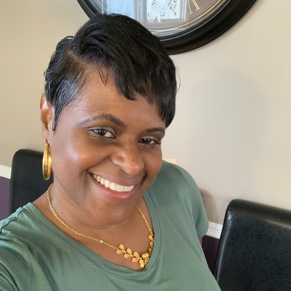 Tres jolie boutique's Closet (@emma_desiree) | Poshmark